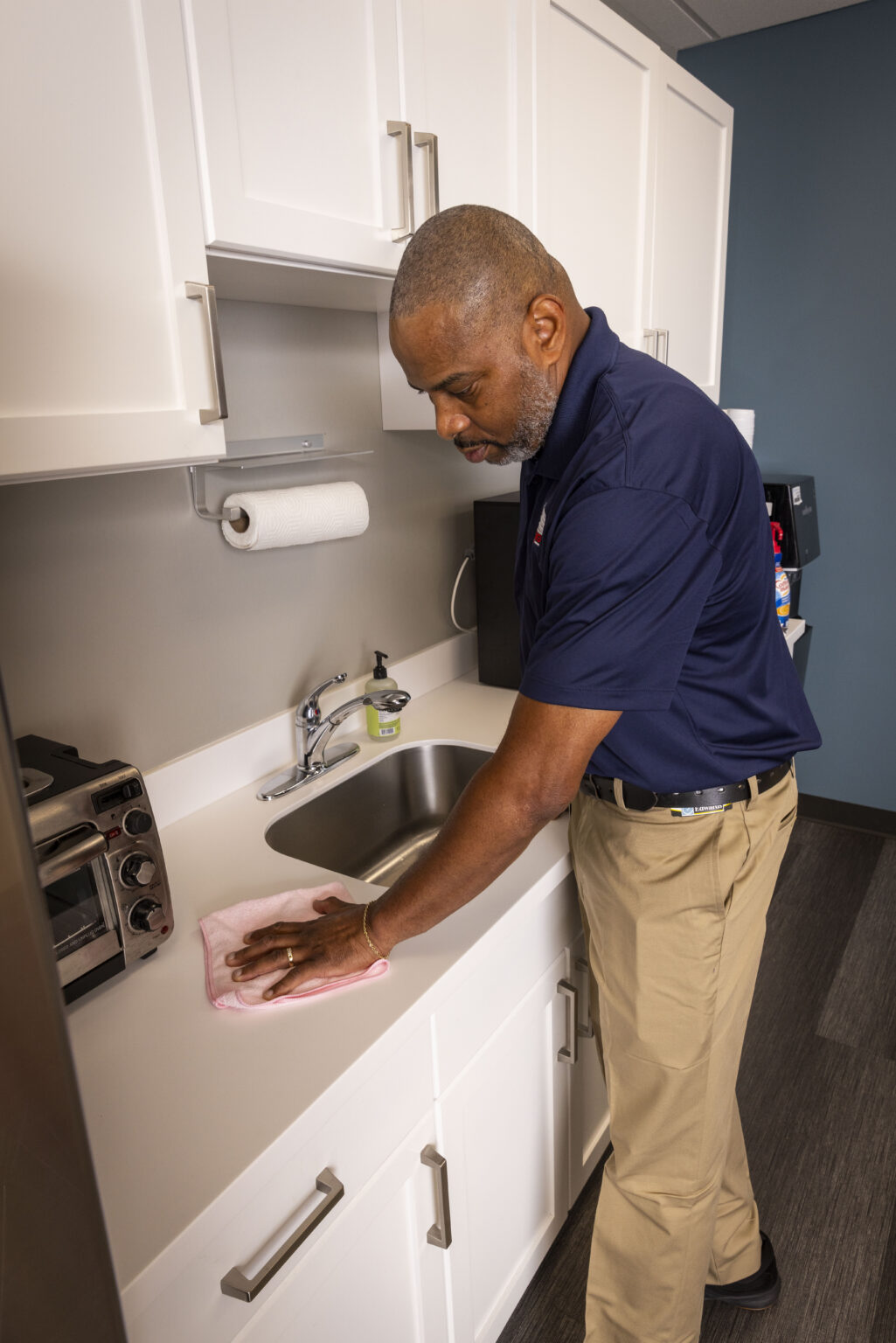 Day Porter Services: Enhance Cleanliness & Safety